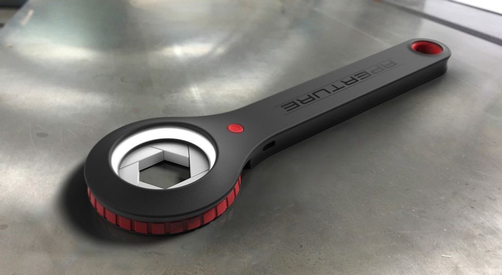 This Wrench is Designed Like the Aperture of a Camera to Fit Any Size ...