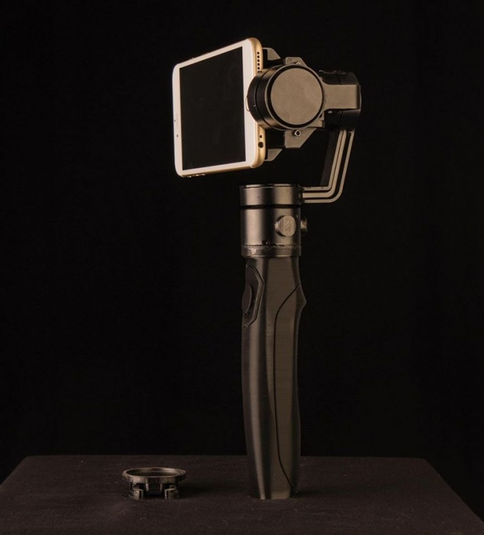 FlowMotion ONE is a Versatile Handheld Stabilizer for Smartphones and ...
