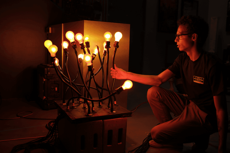 How to Use a Trash Can to Create Portable DIY Fire Lighting Effects